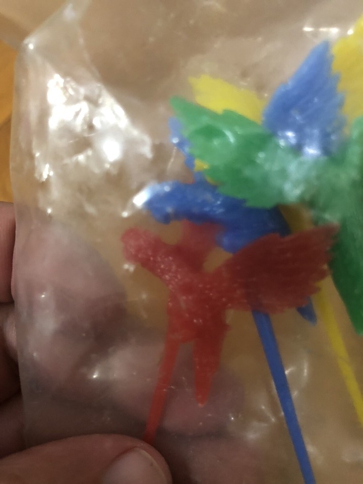 VINTAGE SEALED PACK OF 4 PLASTIC PARROT COCKTAIL STICKS MAN CAVE HOME ...