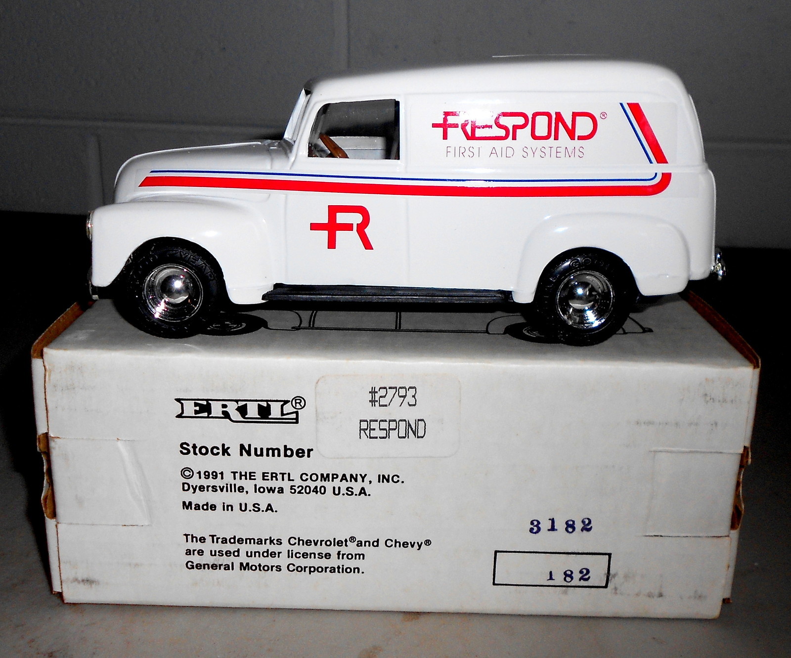RESPOND FIRST AID SYSTEMS 1950 CHEV PANEL TRUCK 1992 DIECAST ERTL BANK ...