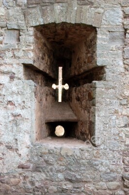 Photo 6x4 Arrow slot with separate gun muzzle hole (lower), Raglan ...