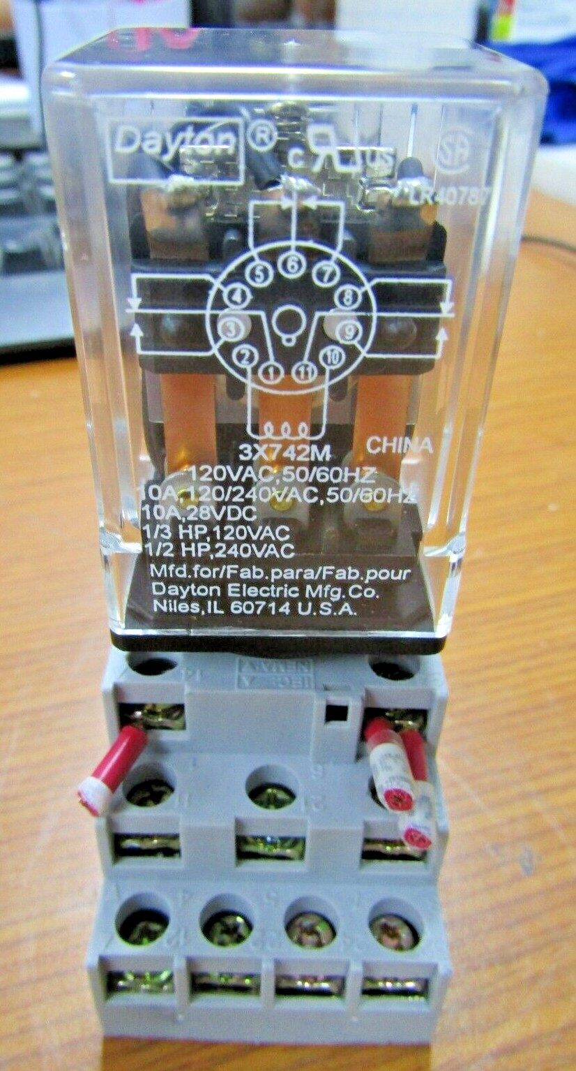 💥DAYTON 3X742M PLUG-IN RELAY 10A 120/240VAC W/ 8501NR62 BASE | eBay