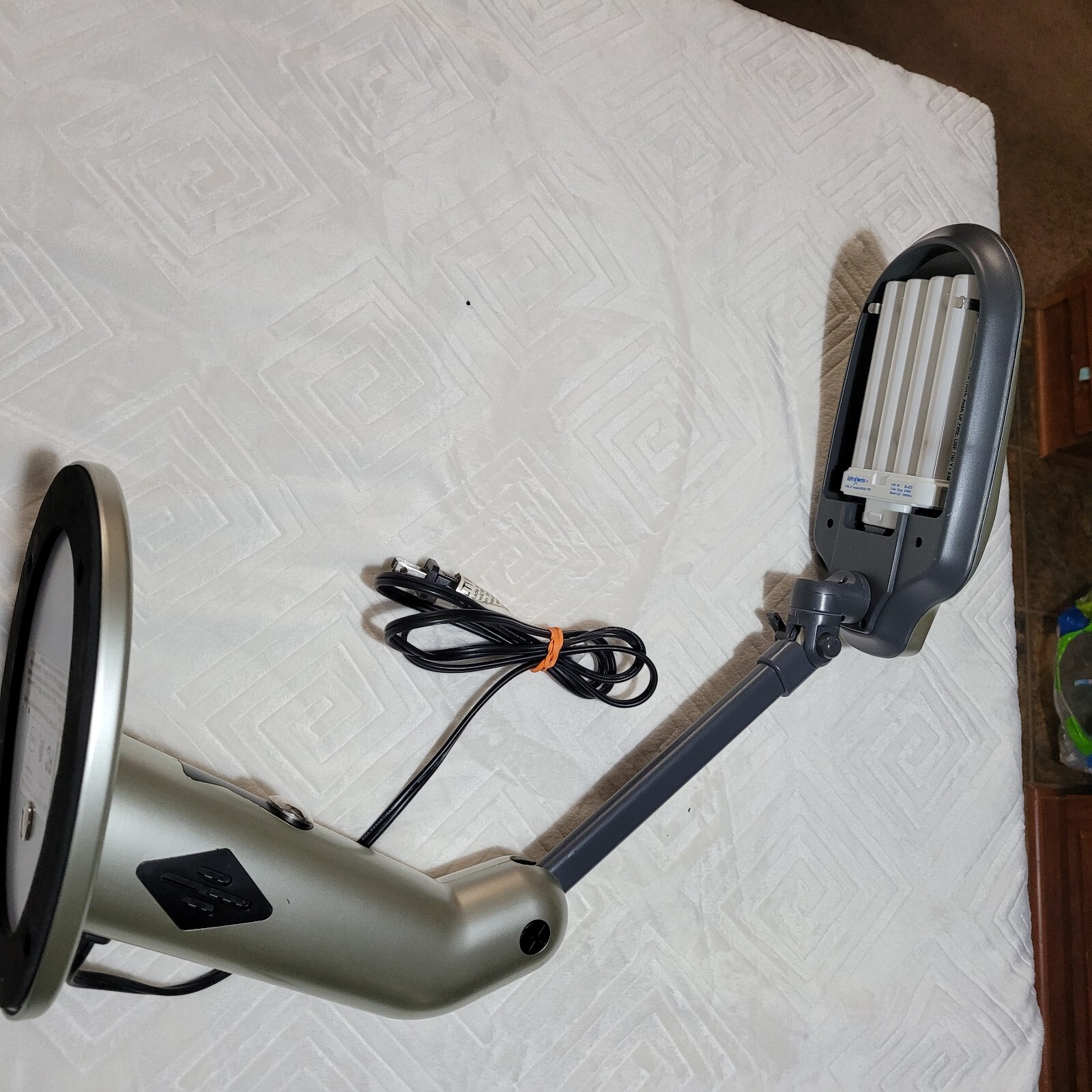 Sunlight+Desk+Lamp+Lights+of+America+1147TR+Touch+on+and+off+Button for ...