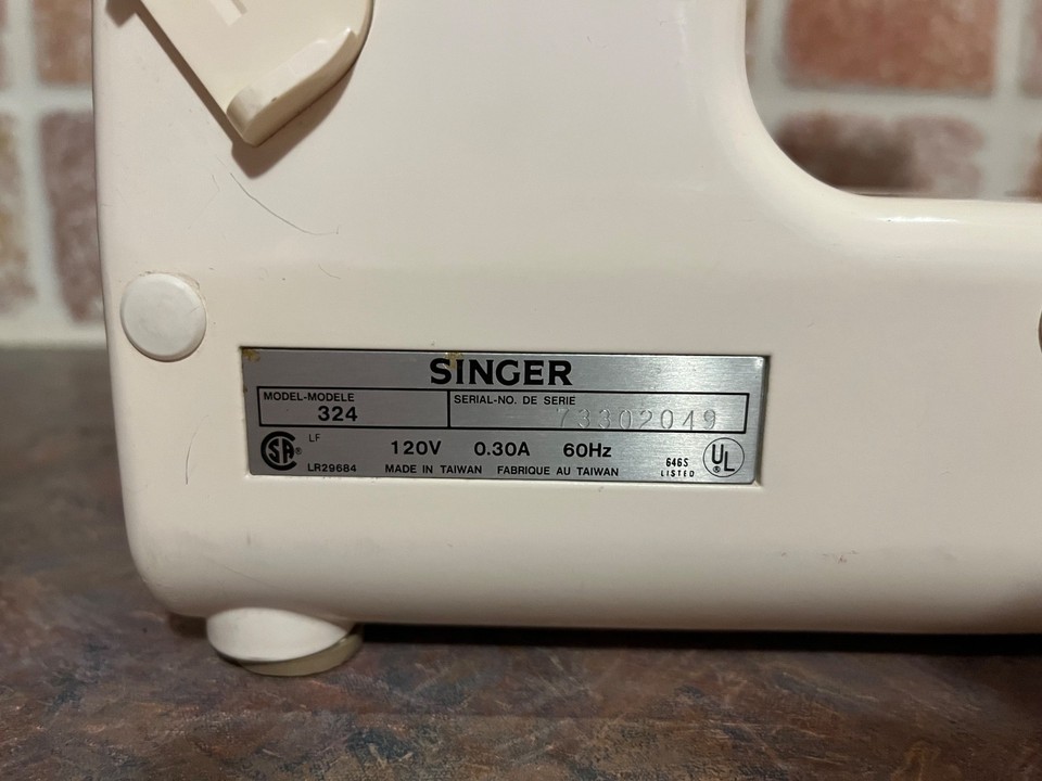 Singer Rare Model 324 White Featherweight Plus Sewing Machine No Power ...