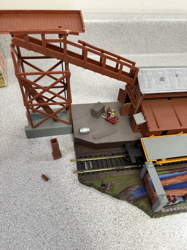 Life-Like Trains Tracksiders Action Accessories Operating Logging Mill ...