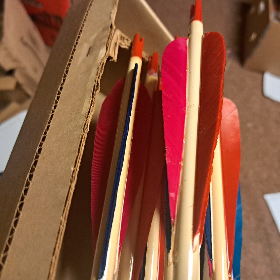 SET OF 12 VINTAGE WOODEN ARROWS BY RAULF FOND 6 ARROWS HAVE BEAR ...