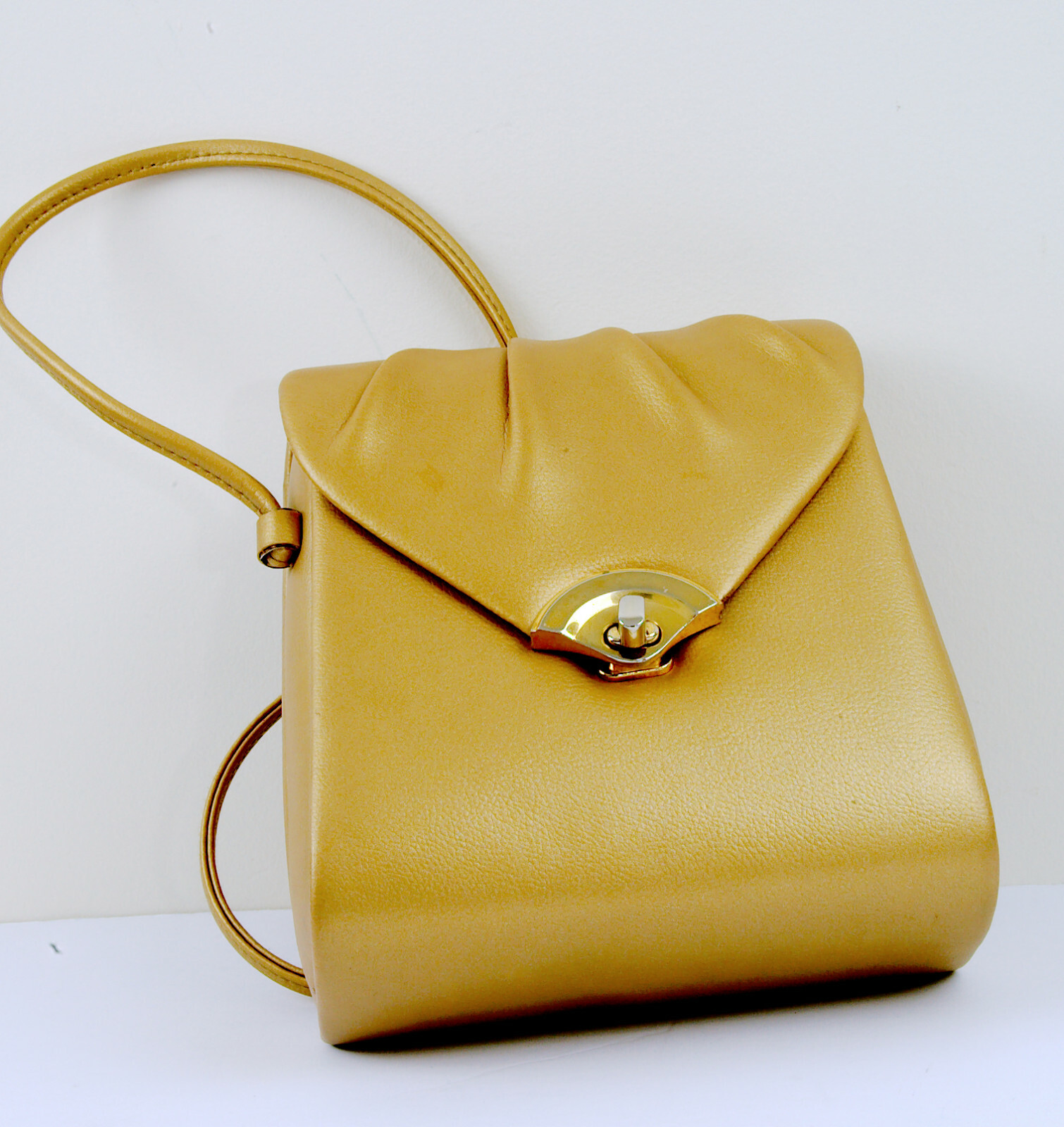 Gold Hard Sided Clam Shell Purse 6" x 8" with Gold Clasp | eBay