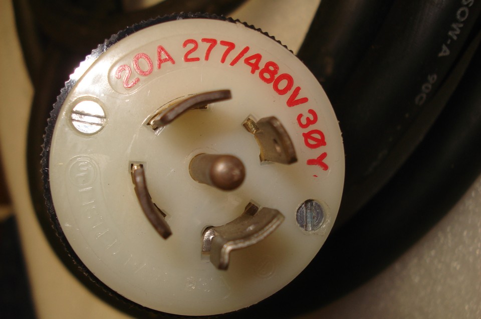 HUBBELL 20A 277/480V 3/Y w/ HBL2813 30A 3/Y 120/208VAC CABLE 19 Feets ...