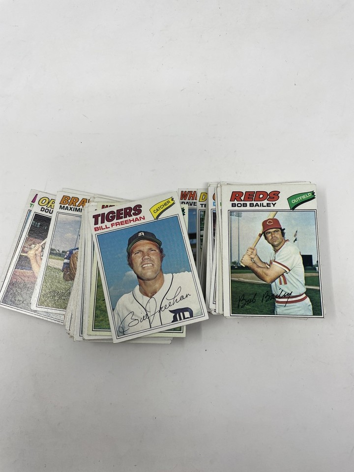 1977 Topps Baseball Card Lot/Starter Set of 199 Assorted Cards 160 ...