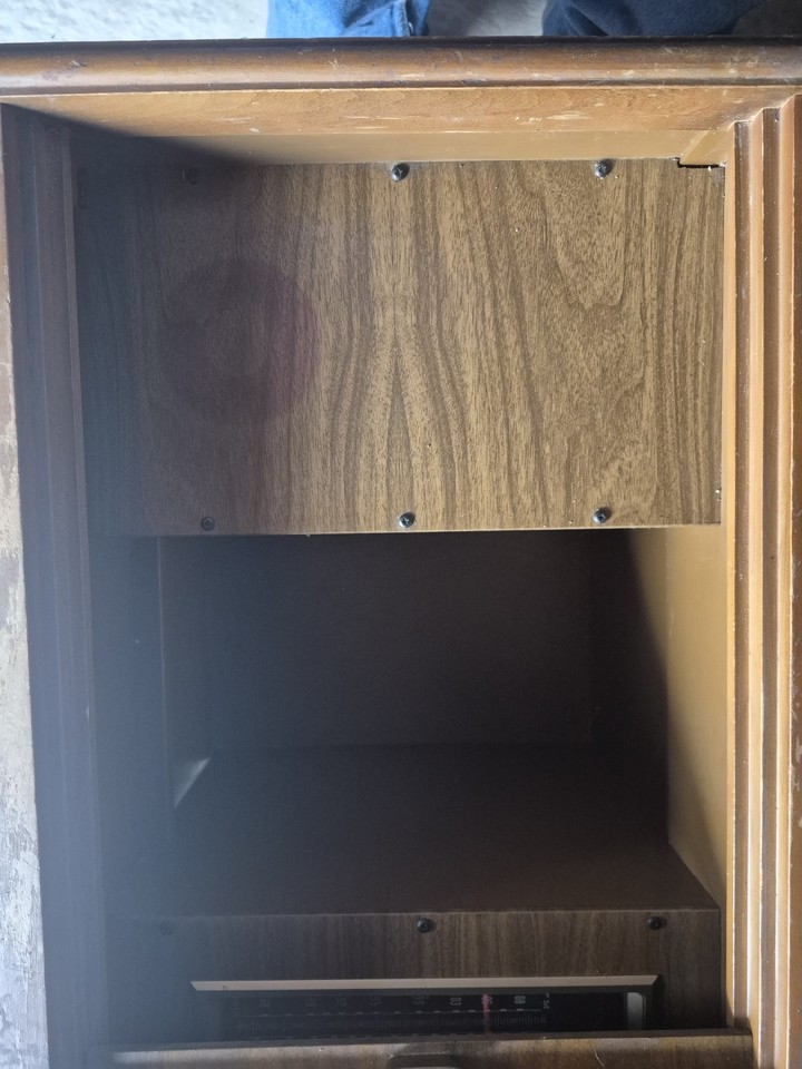 Vintage stereo, with AM/FM Radio & Storage, Floor Model, Walnut wood ...