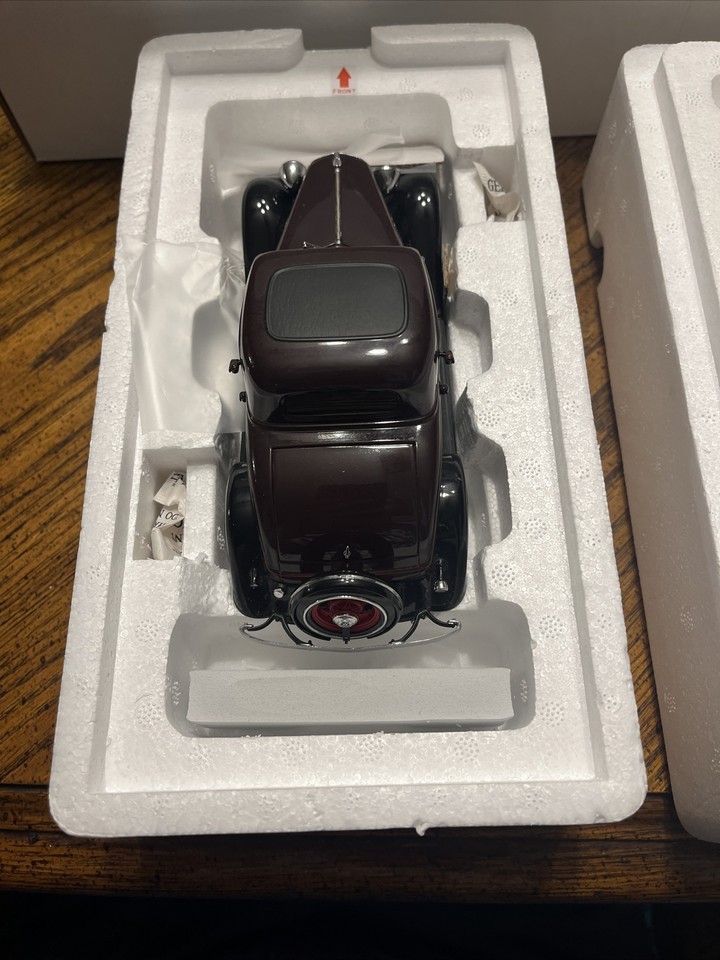 Danbury Mint 1933 Ford Deluxe Coupe Coach Maroon 1:24 Complete In Box W ...