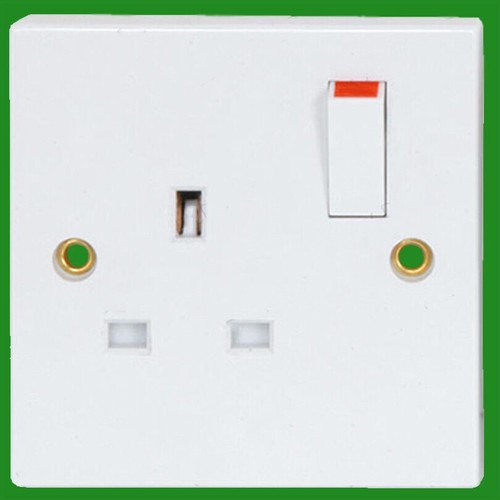 1 Gang, White Switched 13A Single Mains UK 3 pin Wall Power Socket ...