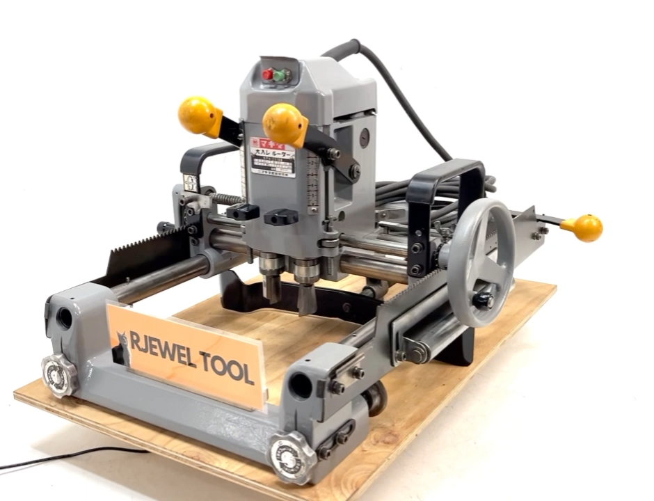 Makita 2516N Large Entry Router 100V Timber Router maintenance items ...