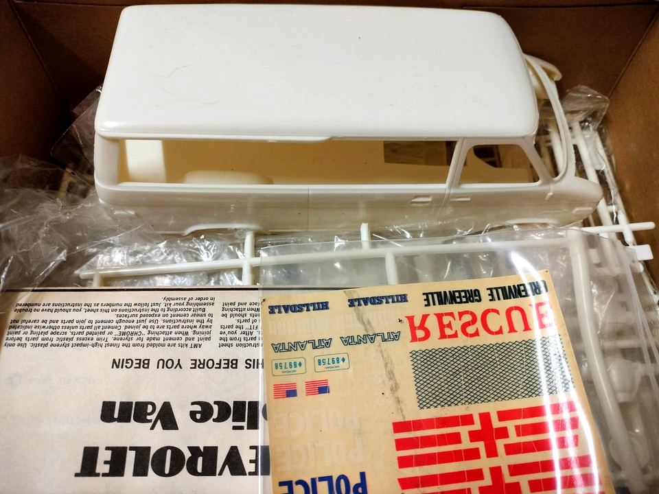 AMT 1/25 CHEVY POLICE VAN KIT 1970'S ANNUAL ISSUE GOOD CONDITION AND ...