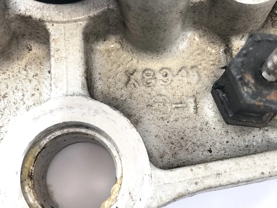 Suzuki GSX-R 1100 W GU75 C [1994] - lock set triple clamp top tank lock ...