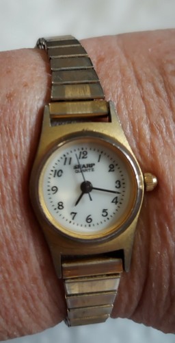 Vintage Womens Sharp Quartz Wrist Watch Japan UCC379 Needs Battery gold ...