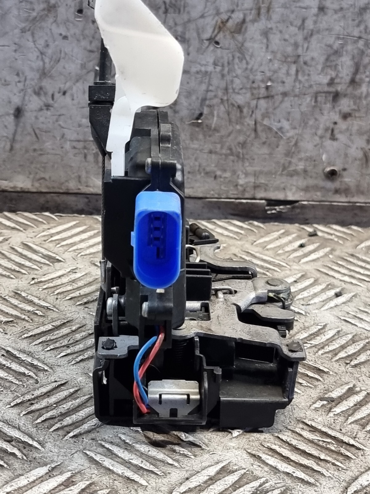 VW CADDY DOOR LOCK FRONT LEFT NSF 3D2837015K 2.0L DSL MANUAL PANEL VAN ...