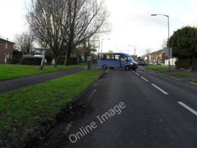 Photo 6x4 Minibus turning onto Oakmount Road Eastleigh/SU4519 c2009 | eBay UK