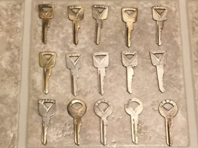 Vintage Ford Key Lot H26 H27 15 keys | eBay