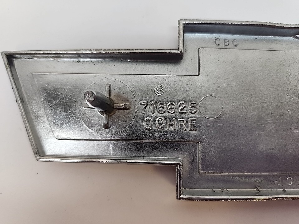 OEM GM Grille Emblem 715625 1983-84 Chevrolet 60 Series B60 School Bus ...