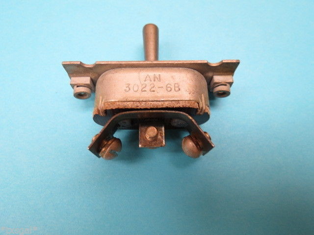AN3022-6B (ON OFF MOM.ON) Vintage WWII Aircraft Toggle Switch NOS ...