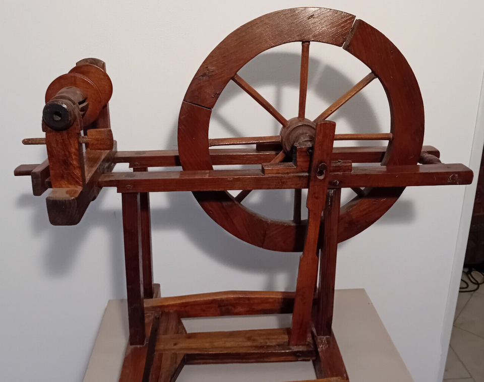 Antique Horizontal Spinning Wheel In Wood 1800 19th Century Museum ...
