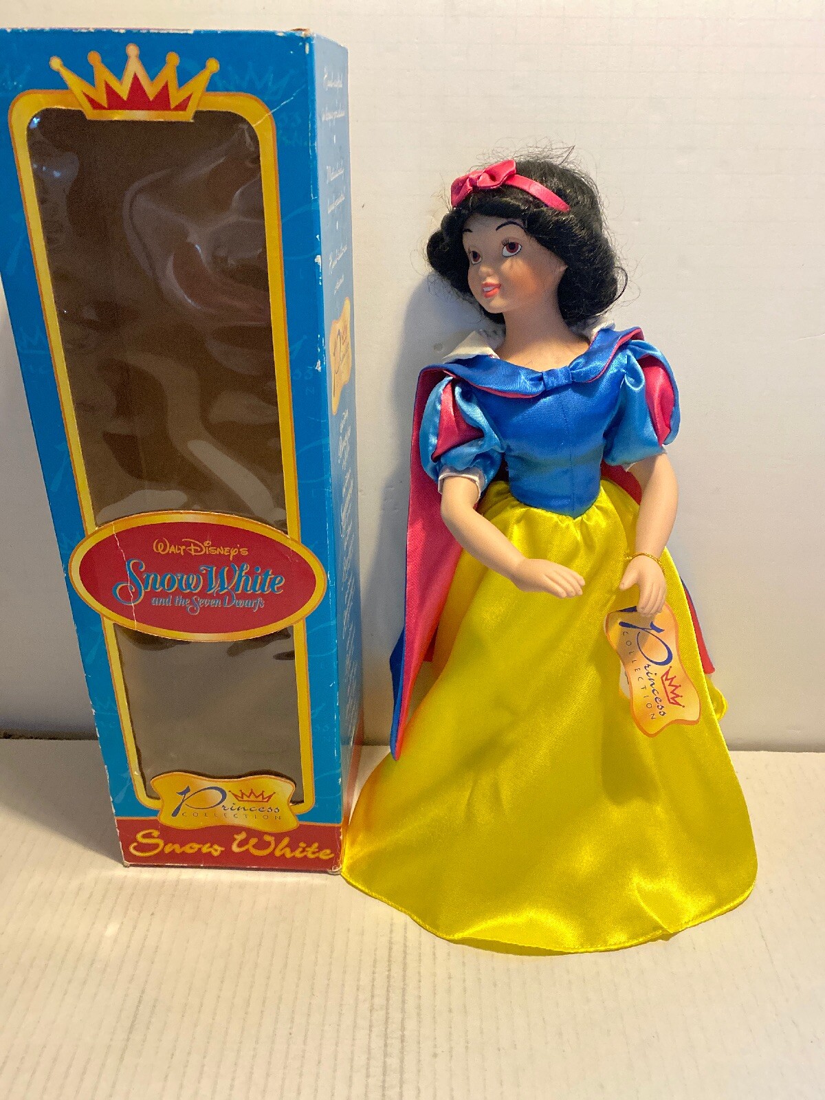 Disney Porcelain Dolls Collector
