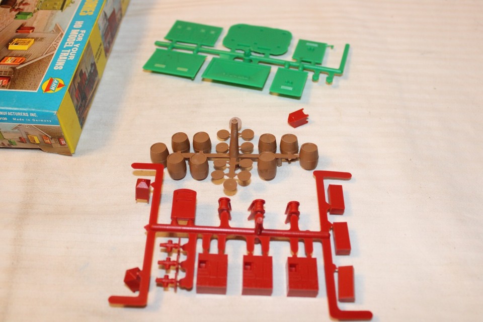 HO Scale AHM, Trackside Scenic Accessories Kit #5874 BN Open Box | eBay