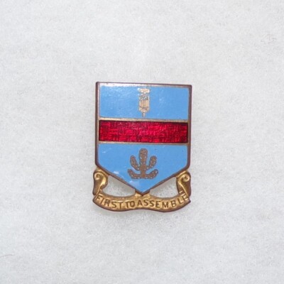 Original WW2 era US Army 162nd Infantry Regiment DUI Unit Crest (screw ...