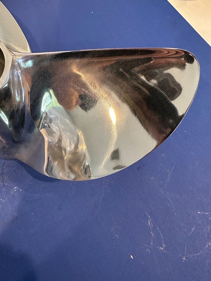 Signature Eagle Three Blade 13 3/4 X 21P RH Propeller Yamaha or ...