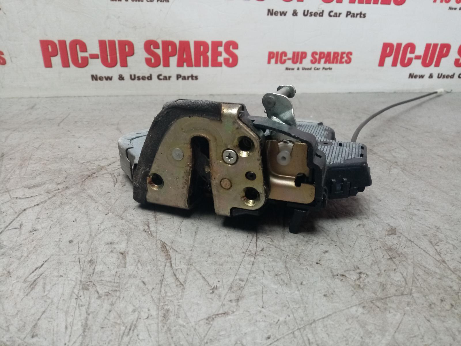 Toyota Corolla 02-06 Drivers O/S Rear Door Lock Catch Mechanism 5 Door ...