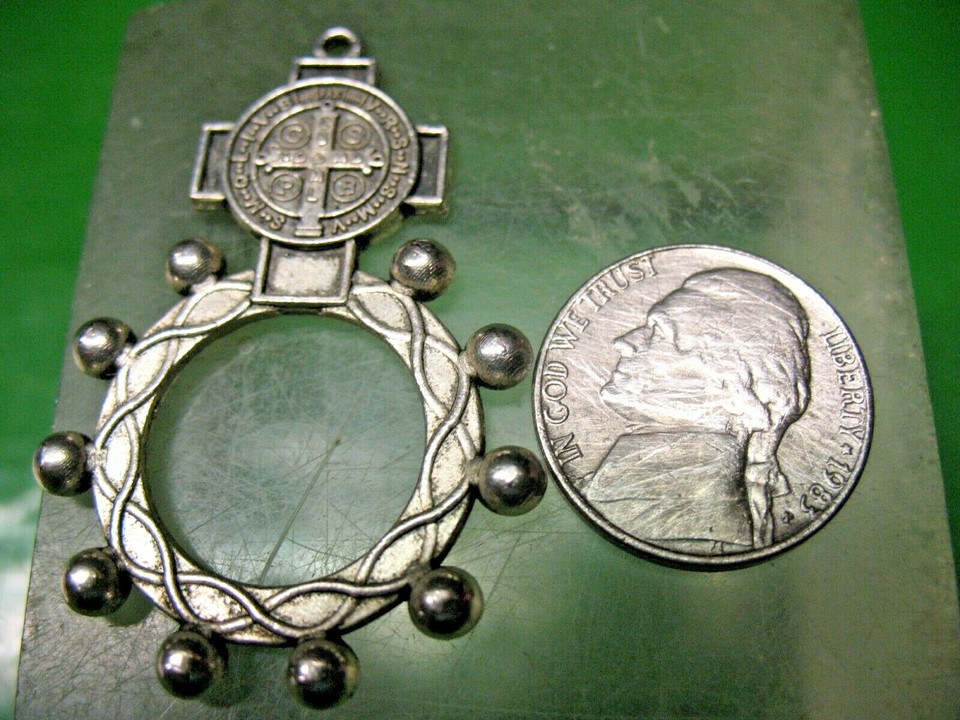 MEDALLION PENDANT EIUS IN OBITUNRO PRAE SENTIA MUNIAMUR w/ ORBIS ...