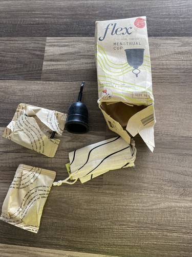 NEW FLEX 12 HOUR REUSABLE MENSTRUAL CUP SIZE 02 WITH 2 FREE DISCS ...