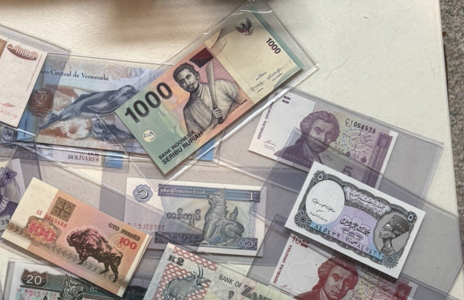Lot of 18 Foreign Currency Notes Europe Asia Africa In Plastic Sleeves ...