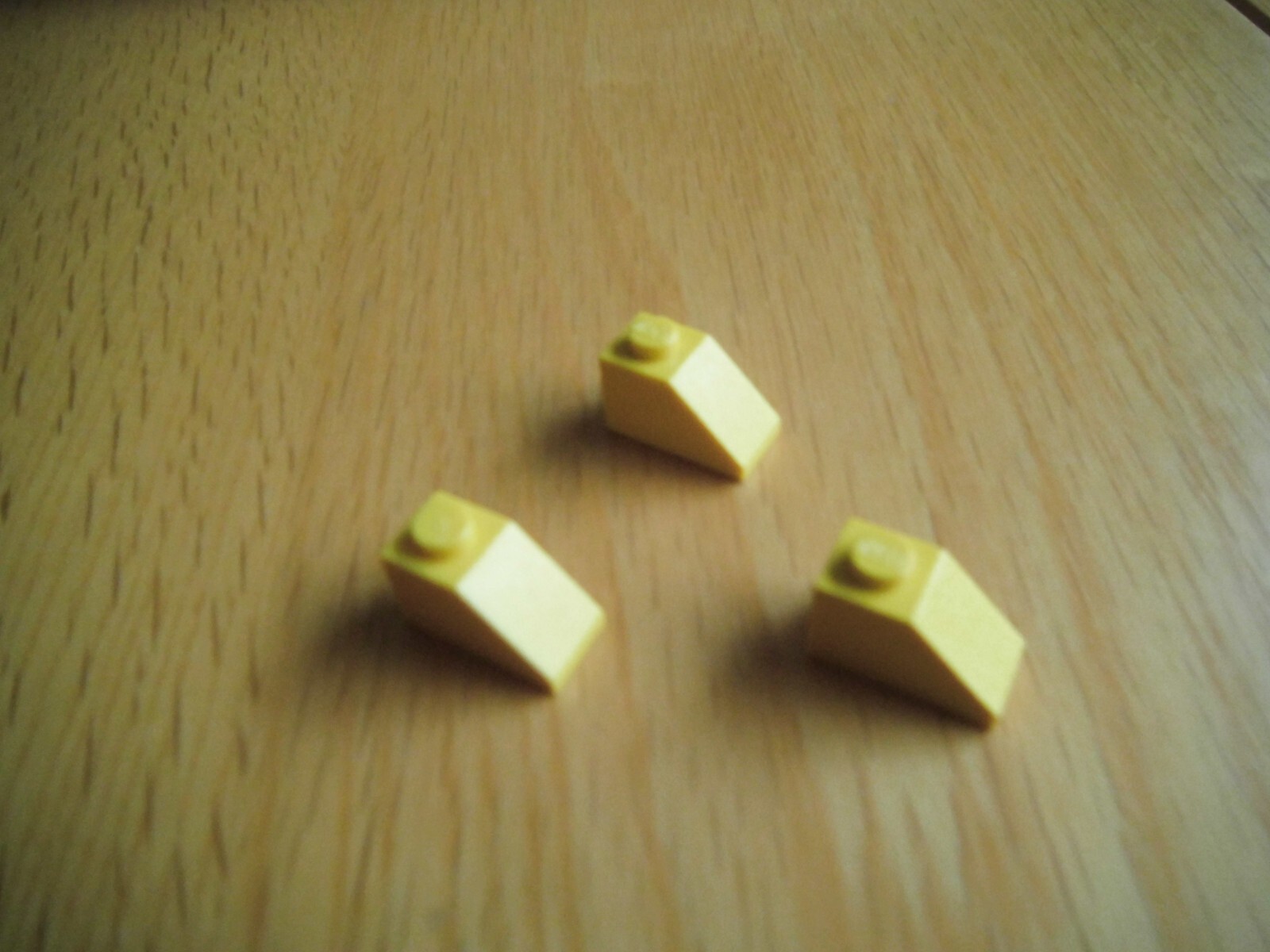 Lego 3 x 3040b Slope Brick 45 2 x 1 Yellow (304024 4121965) (D) | eBay UK
