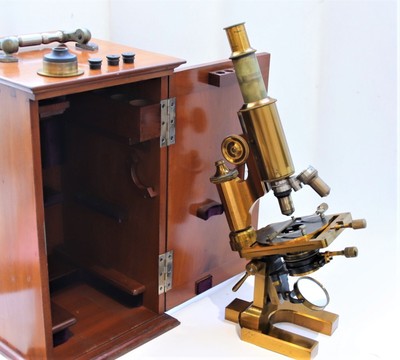 Microscopes & Lab Equipment - Microscope With Wooden