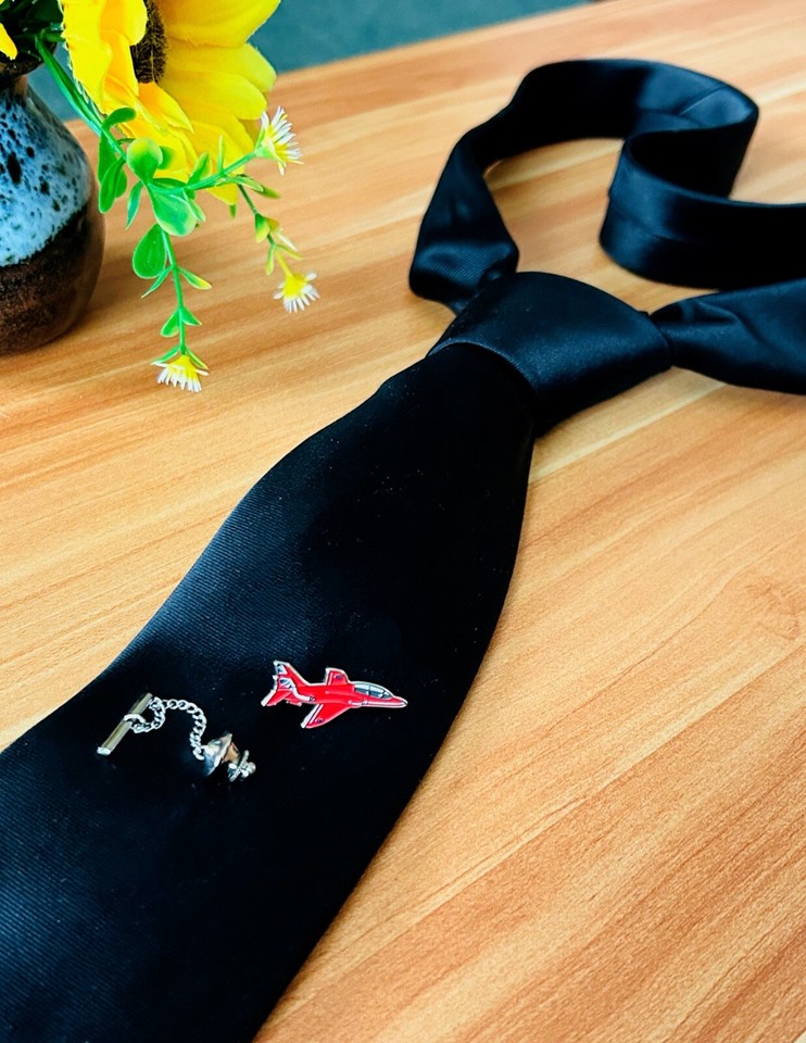 RAF Red Arrows Hawk Aircraft Plane Lapel Pin Badge, Enamel & Metal 48 ...