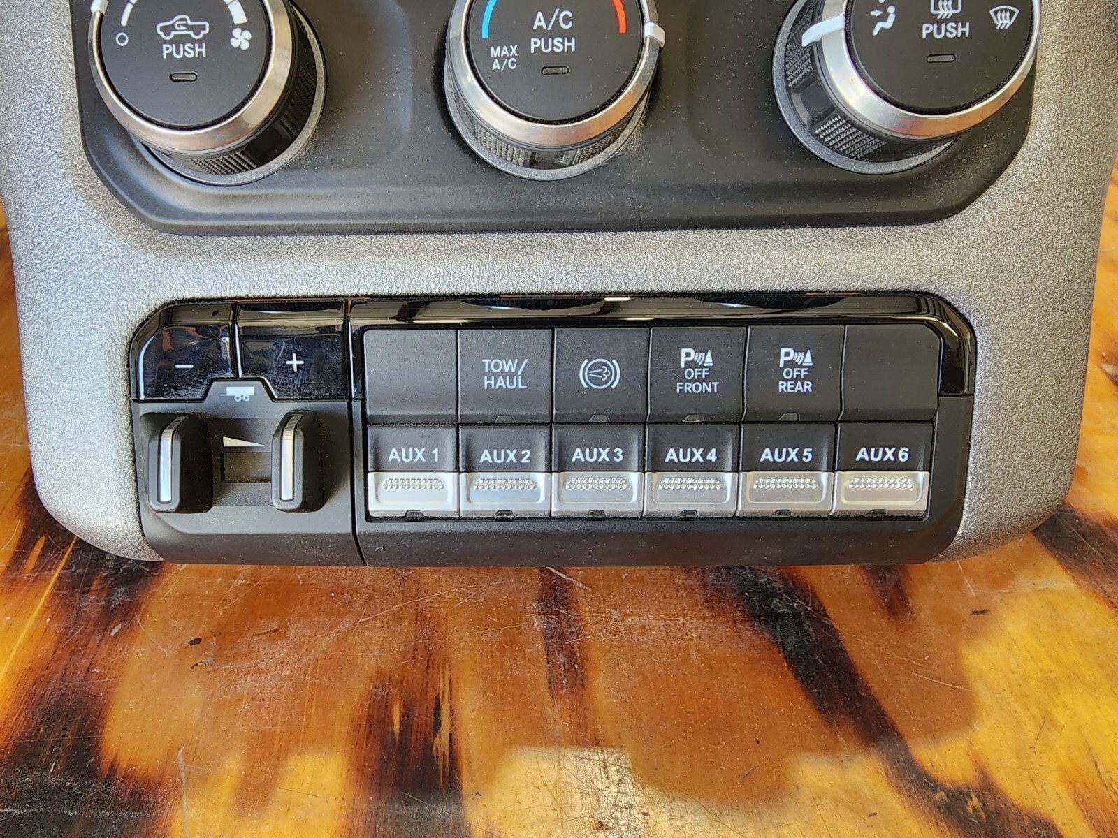 19-23 Dodge Ram Uconnect 5" Touchscreen Radio A/C Controls Vents Aux ...