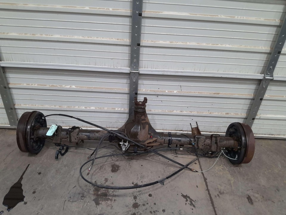 09 - 13 Chevy 1500 Locking Rear Axle Assembly 8.6" Ring Gear 3.23 Ratio ...
