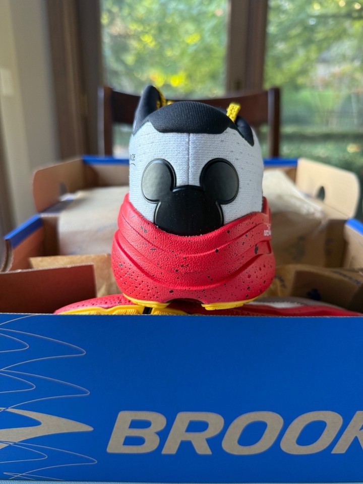 Run Disney Brooks Ghost Max 2 Mickey Mouse Women's size 6 | eBay