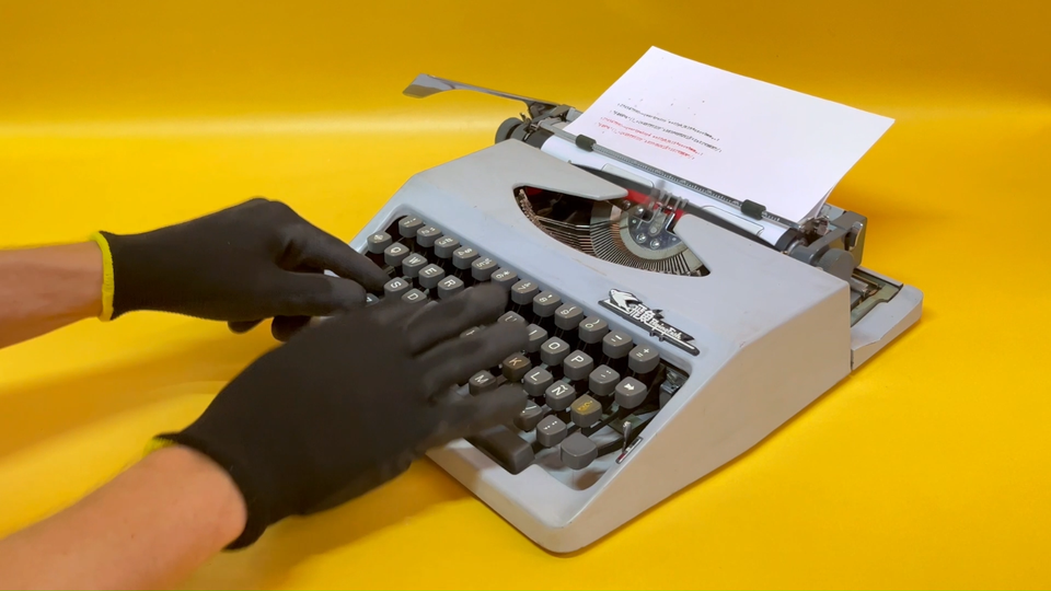 Working Typewriter Flying Fish PSQ Rare Typewriter with Case Spanish ...
