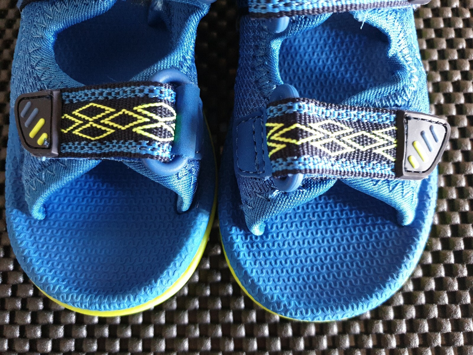 BOYS/GIRLS BLUE DOUBLE FASTENER, BEACH/WATER SANDLES * NEW CONDITION ...