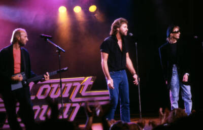 Australian pop group The Bee Gees Australian singer Robin Gibb Music ...