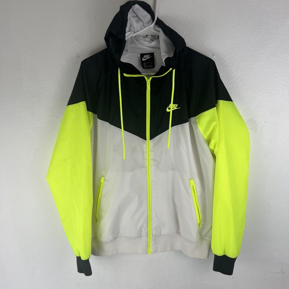 Nike Sportswear Windrunner Men's Medium Hooded Jacket Neon Nike Sportswear Windrunner Men's Medium Hooded Jacket Neon