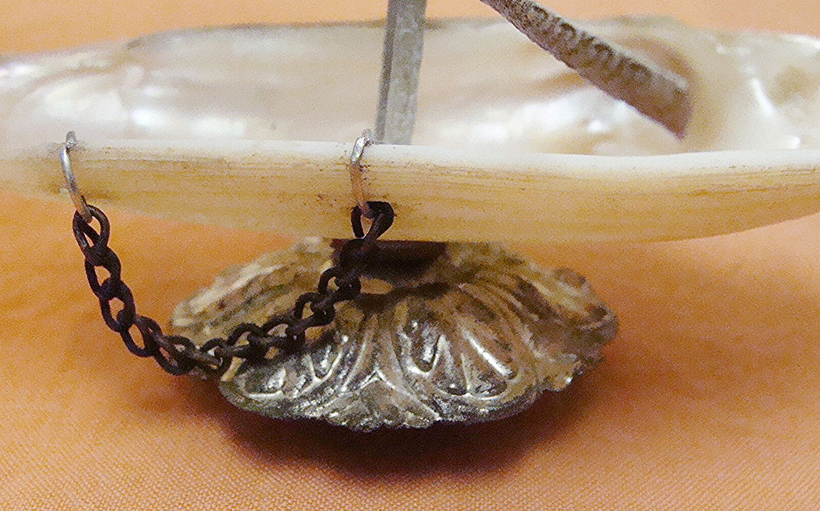 Antique Seattle, Washington Souvenir Shell Figural Sewing Thimble ...