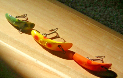 VINTAGE Three (3) Flatfish Type Lures-Assorted Sizes & Colors | eBay