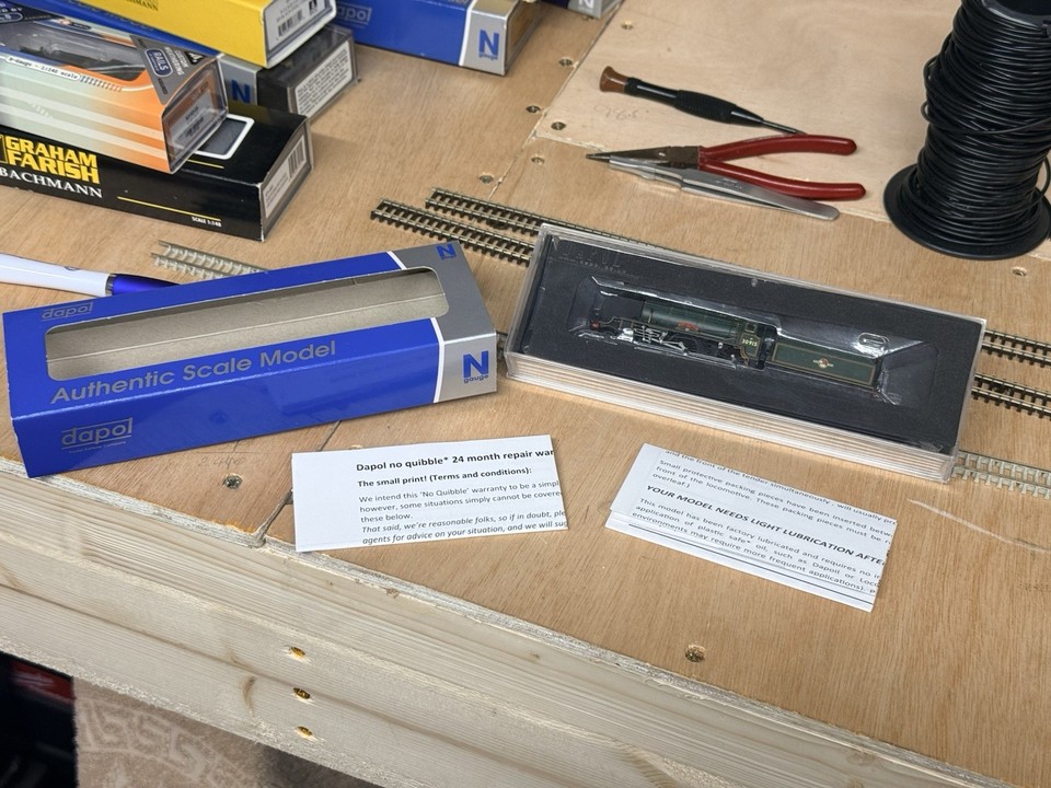 Dapol 2S-002-010 Schools Brighton 30915 BR Green L/Crest Lined N Gauge ...