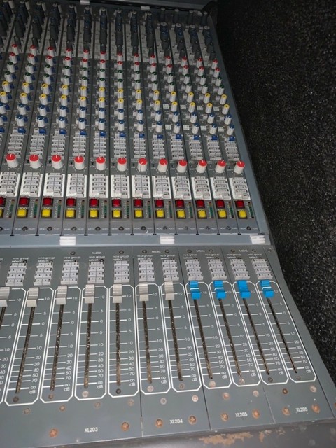 MIDAS XL200 Live Performance Console With 2 Xl2900 Power Supply Unit ...