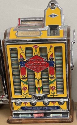Jennings Nickel Slot Machine with four front mint roll dispenser Circa ...