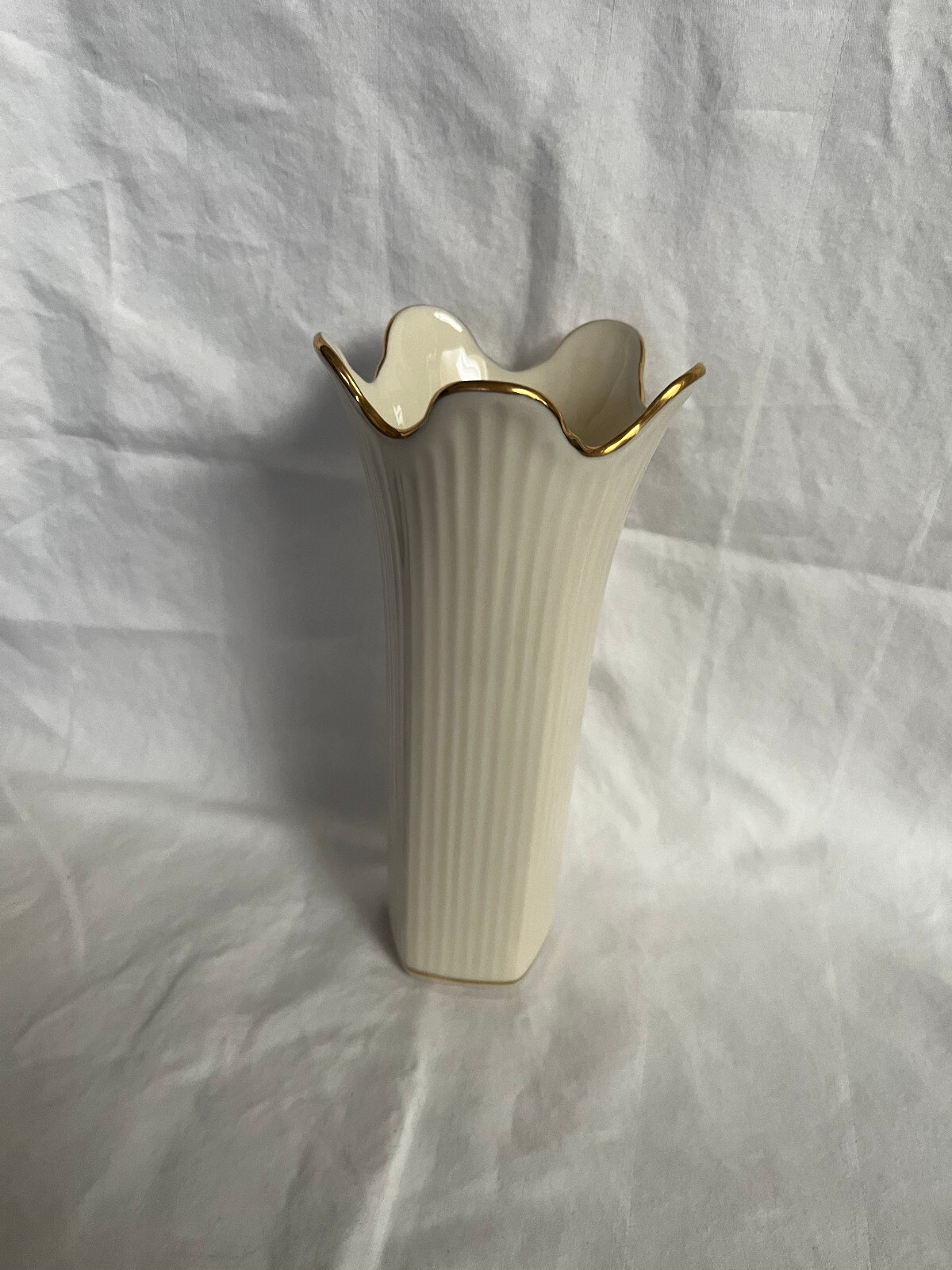 Lenox Meridian Vase 7 1/2" Ribbed Pentagon Base & 24K Gold Trim Fluted ...
