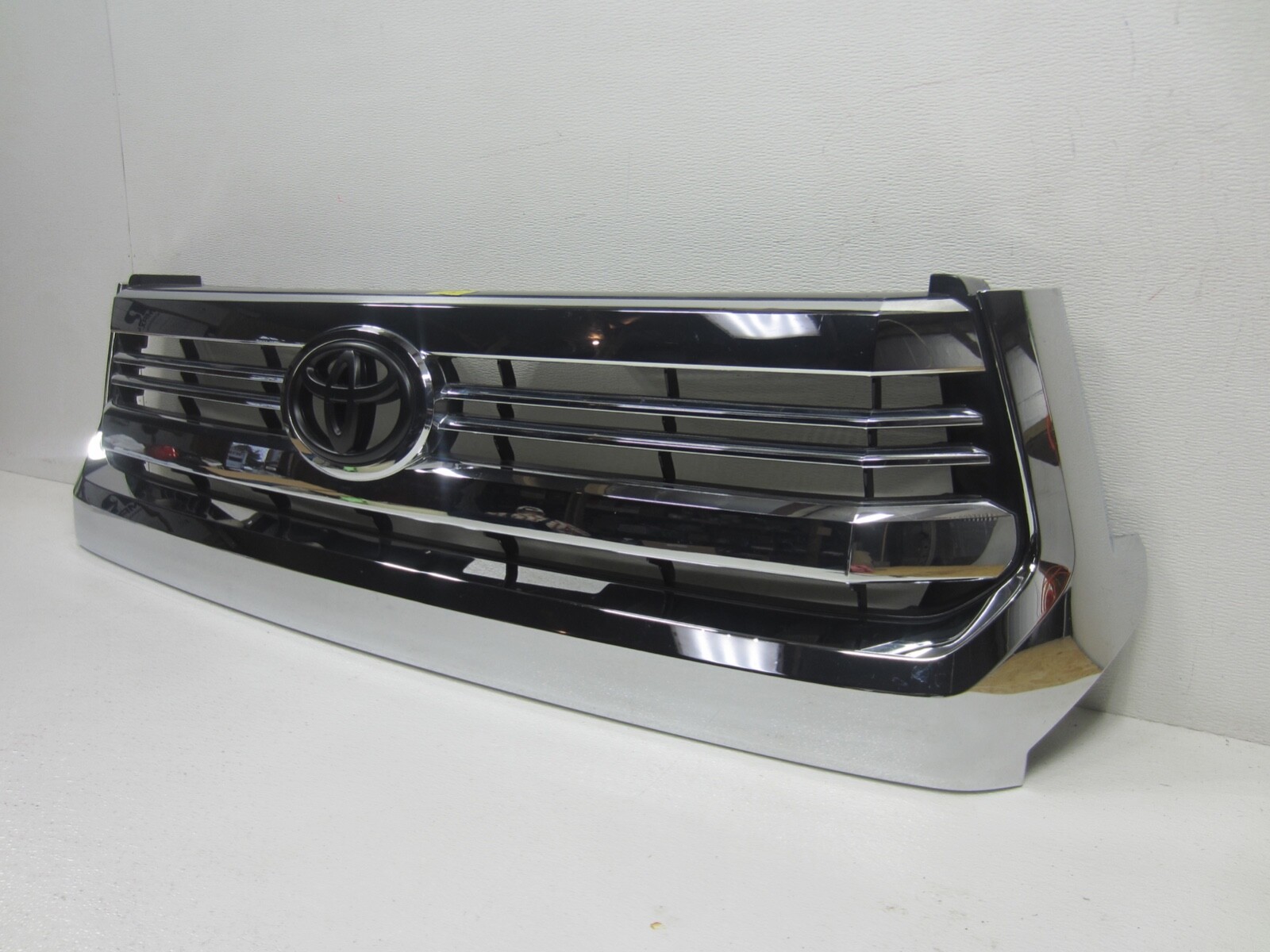 2014-2017 Toyota Tundra Front Hood Bumper Grille Chrome 53114-0C080 OEM ...