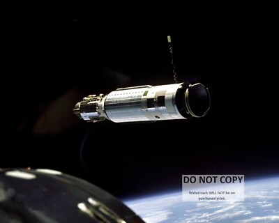 AGENA TARGET VEHICLE AS SEEN FROM GEMINI 8 - 8X10 NASA PHOTO (AA-106 ...